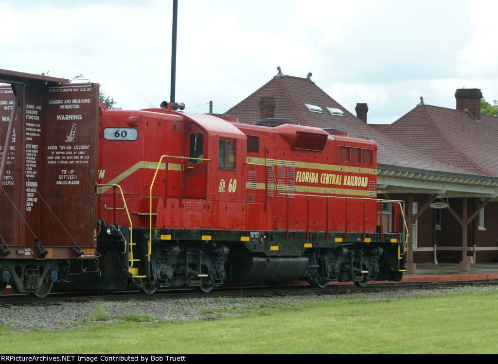 FCEN 60 has received a signal allowing them to cross the CSX mainline.